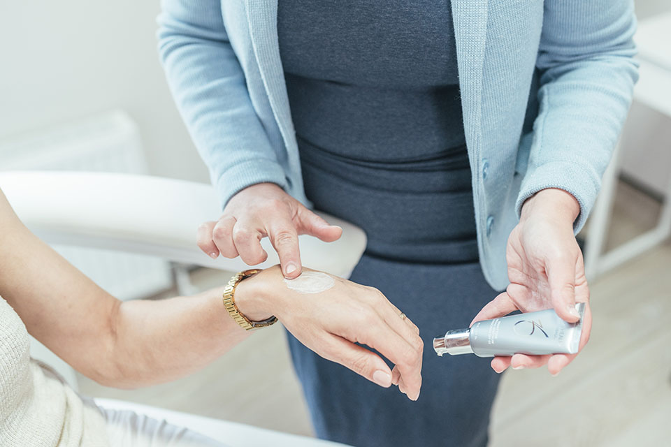 Hand Rejuvenation Treatment in Cambridge | Hardwick Clinic